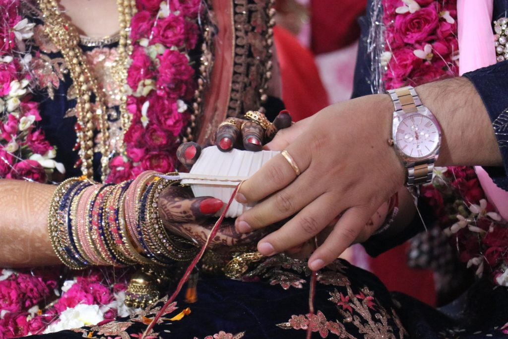Indian wedding couple's hand - PixaHive