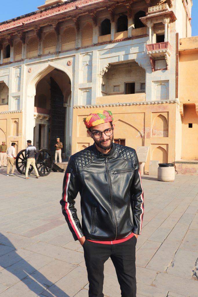 Boy posing in the fort - PixaHive