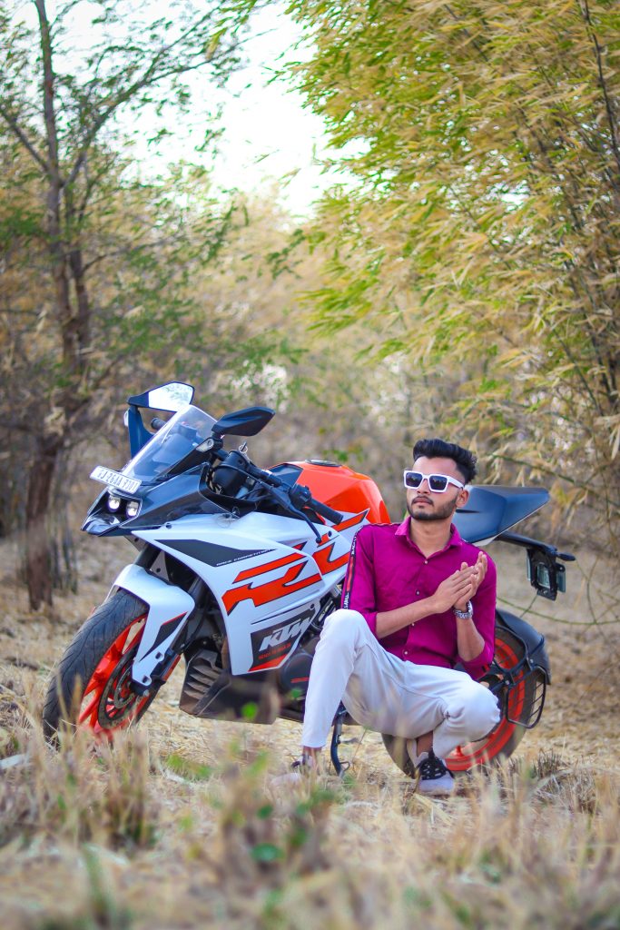 Boy posing near the bike - PixaHive