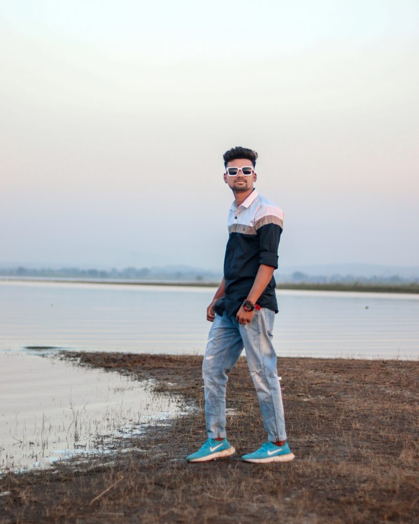 Boy posing on the beach - PixaHive