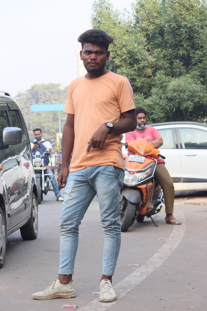 Boy posing on the road - PixaHive