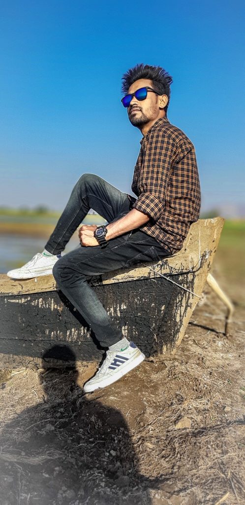 Boy posing while sitting - PixaHive