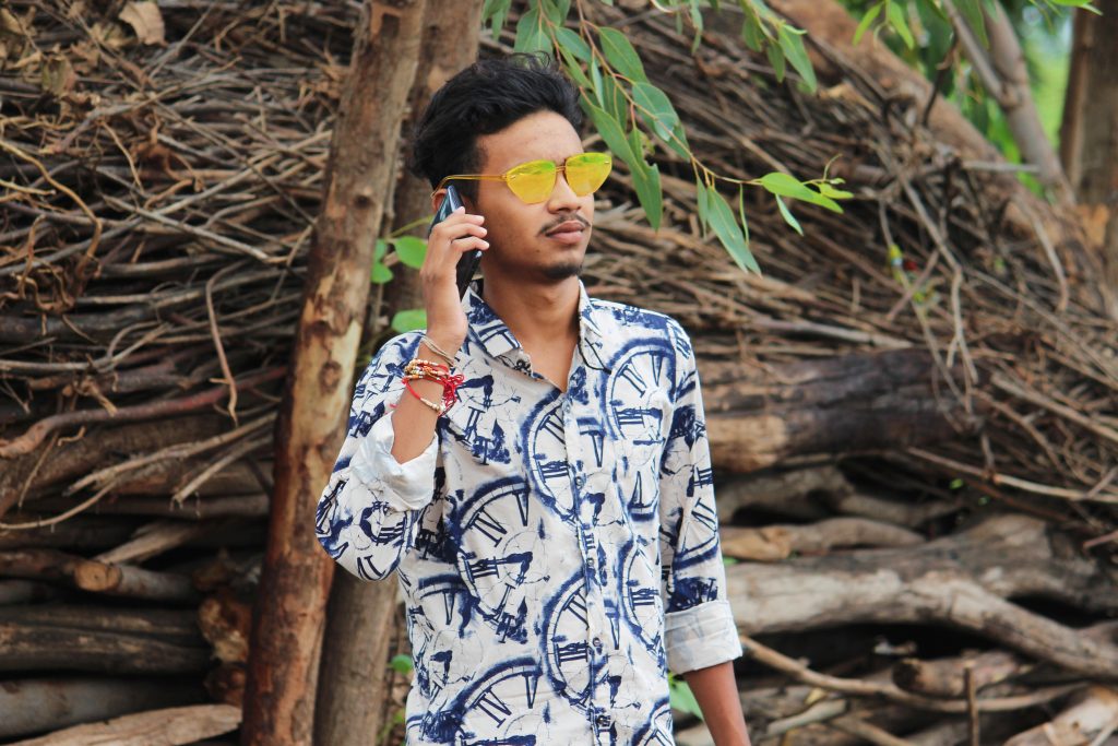 Boy posing with mobile - PixaHive