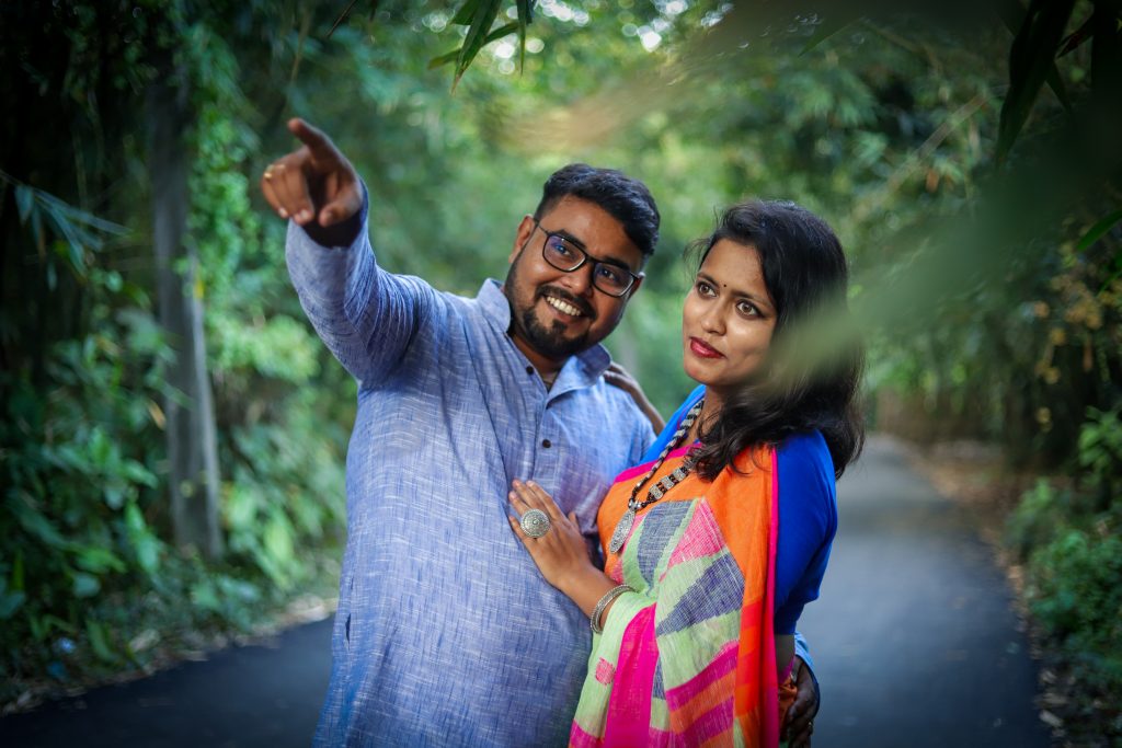 Couple posing in the forest - PixaHive