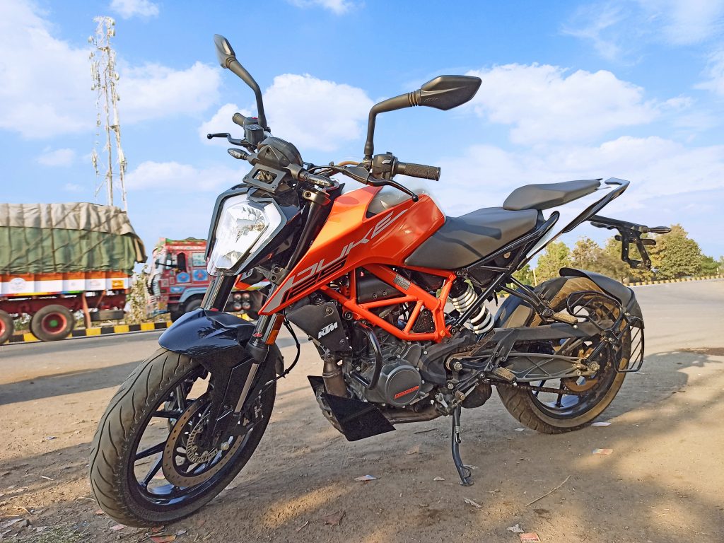 Duke bike parked roadside - PixaHive