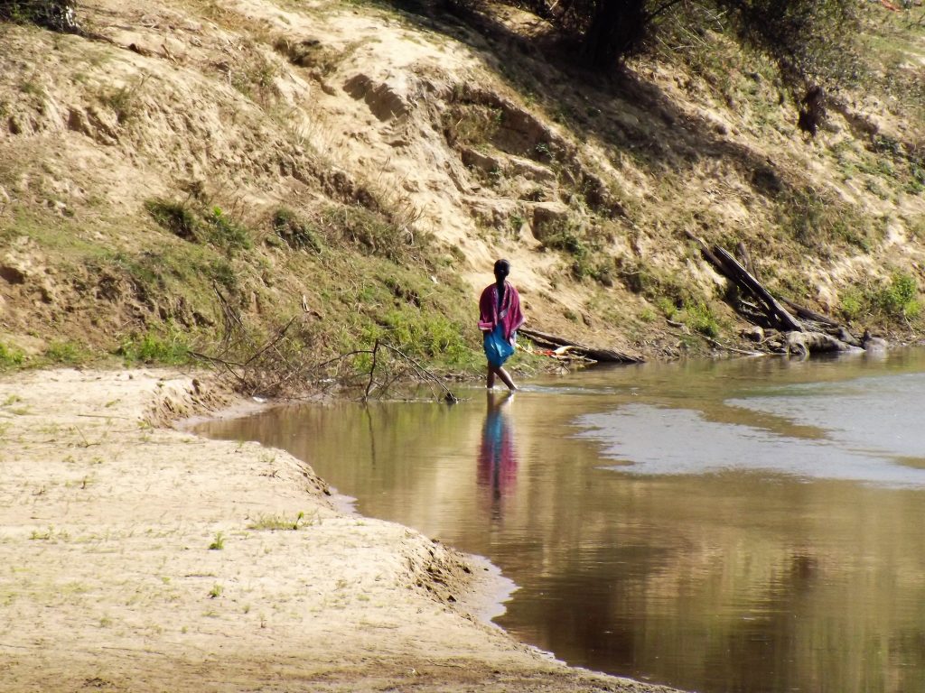 Girl in the river - PixaHive