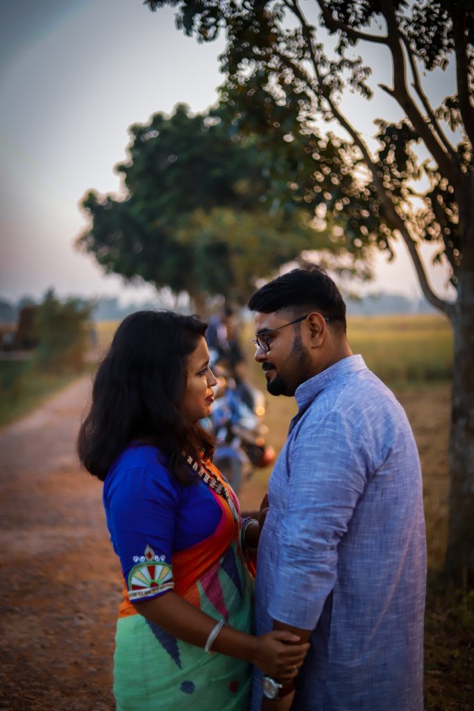 Indian couple posing in the farm - PixaHive