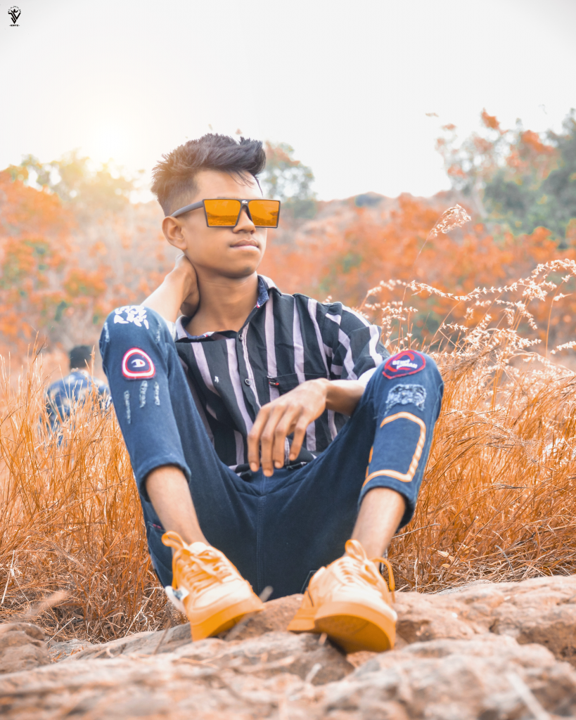Boy posing while sitting - PixaHive