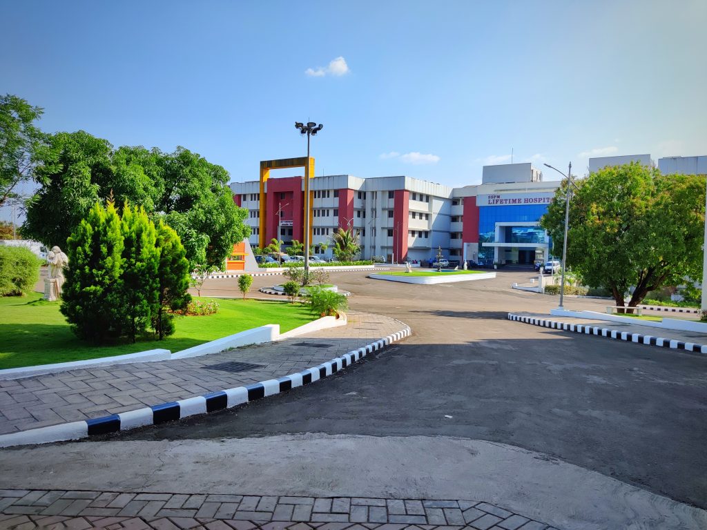 Hospital outside view - PixaHive