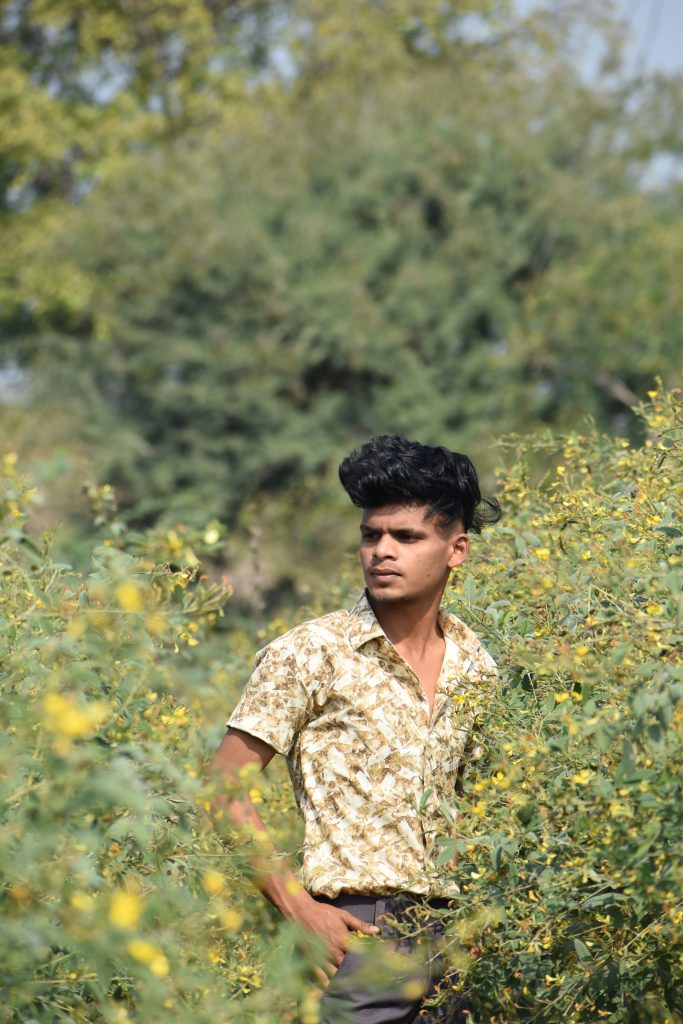 Model posing in forest - PixaHive