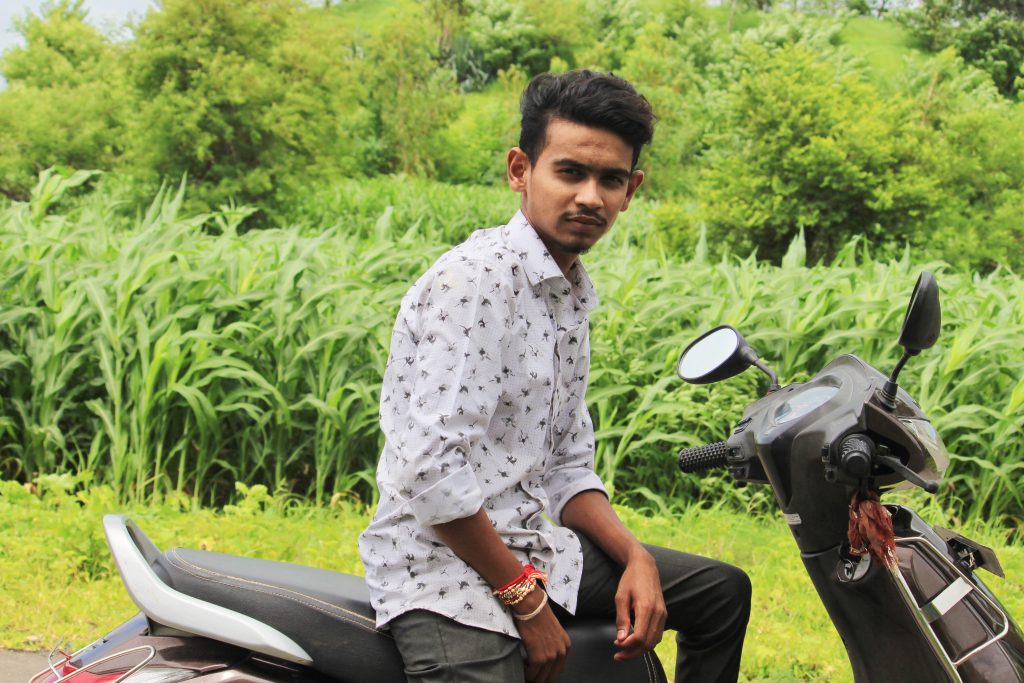 Model posing on scotty - PixaHive