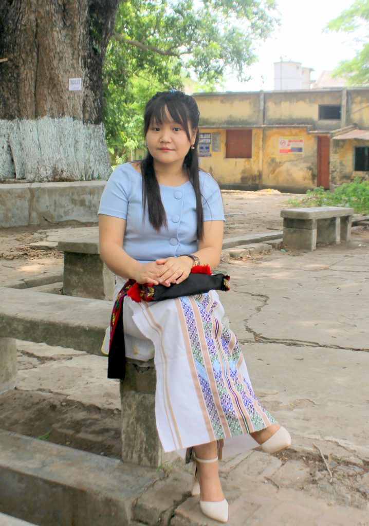 Model posing while sitting on concrete bench - PixaHive