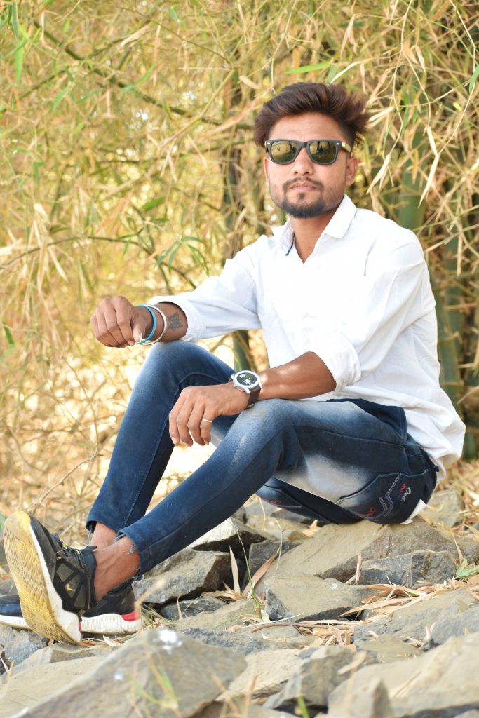 Model sit-down on stone - PixaHive