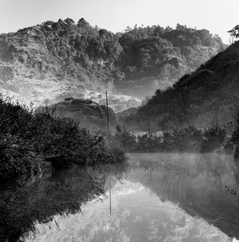 Mountains reflection - PixaHive