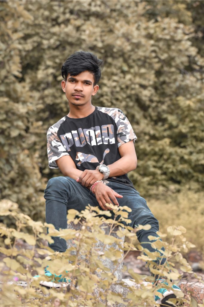 Boy posing in the forest - PixaHive