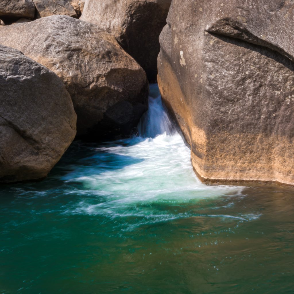Rocks in river - PixaHive