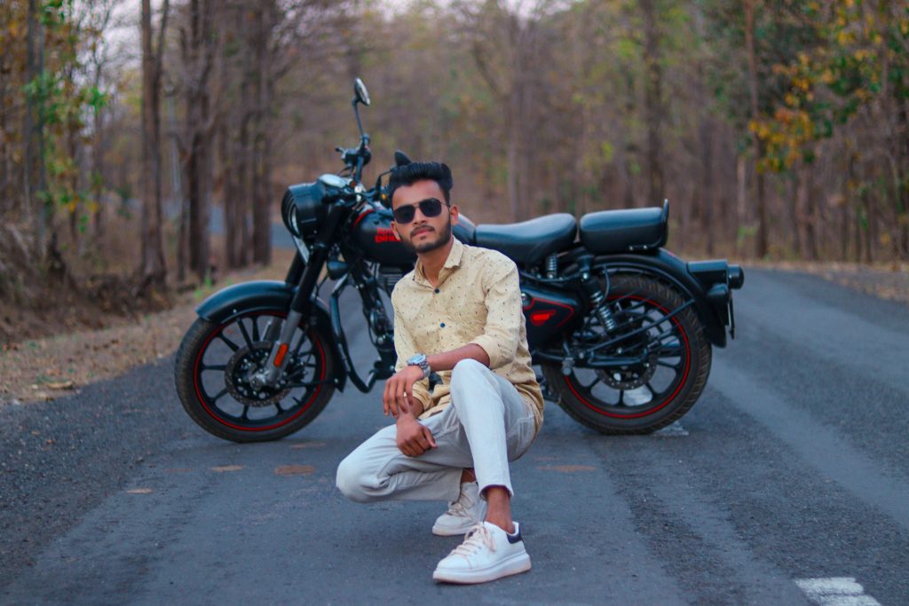 A boy posing with his bike - PixaHive