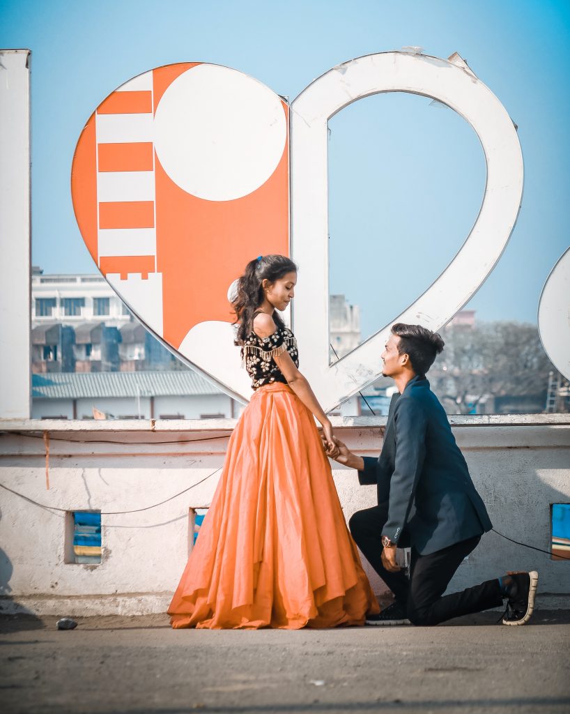 A boy proposing a girl - PixaHive