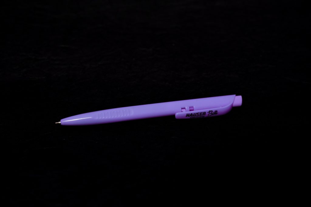 A push button ball pen - PixaHive