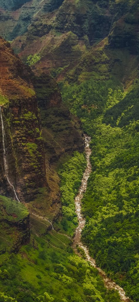 A river flowing between mountains - PixaHive