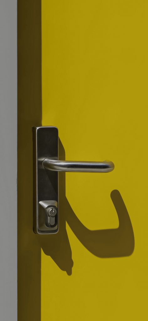 A door handle center lock - PixaHive