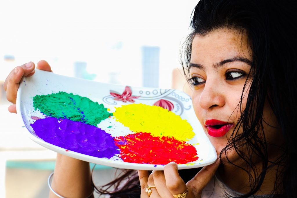 Girl with Holi colors in plate - PixaHive