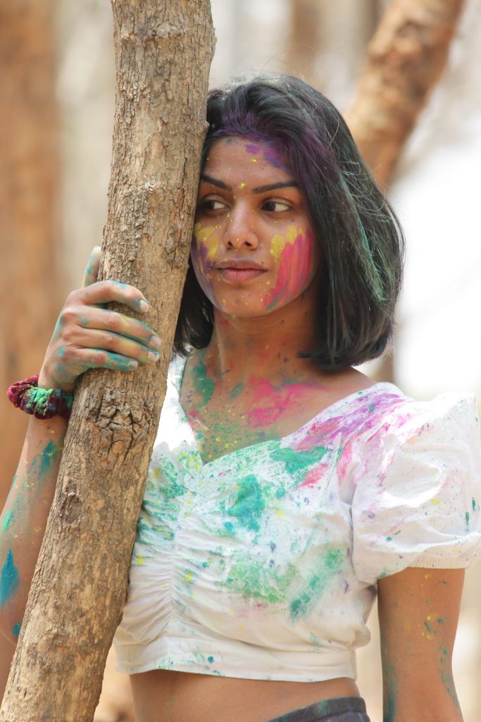 A girl and tree trunk - PixaHive