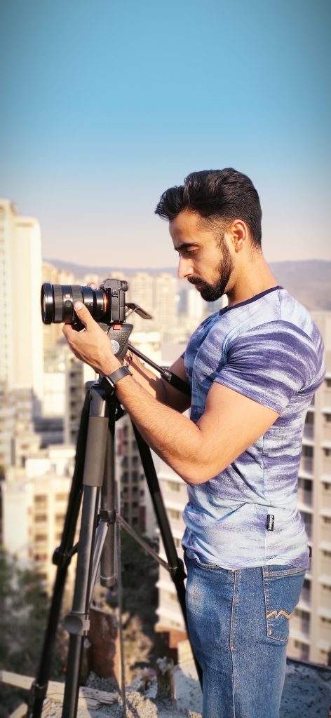 Man clicking picture with camera - PixaHive