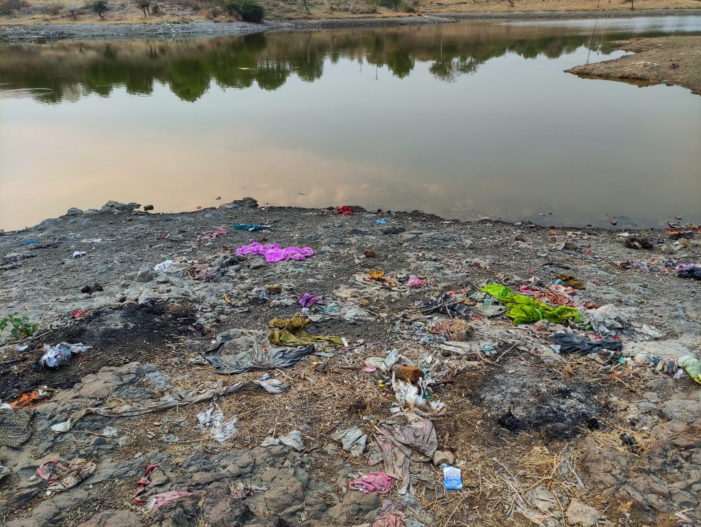 Plastic near the river - PixaHive