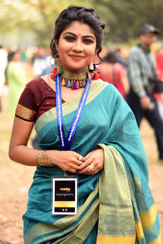 Portrait of a happy working woman - PixaHive