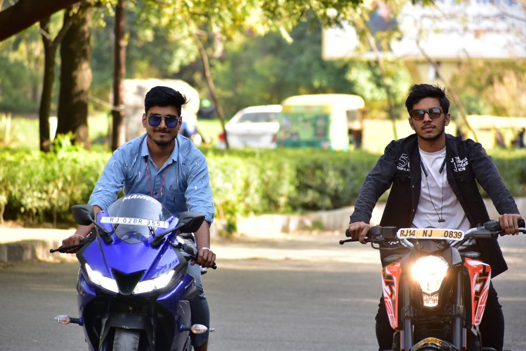 Two young bike rider - PixaHive