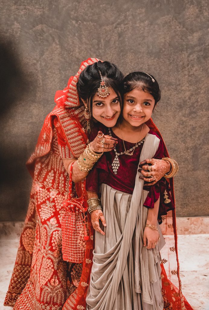 An Indian bride with a little girl - PixaHive