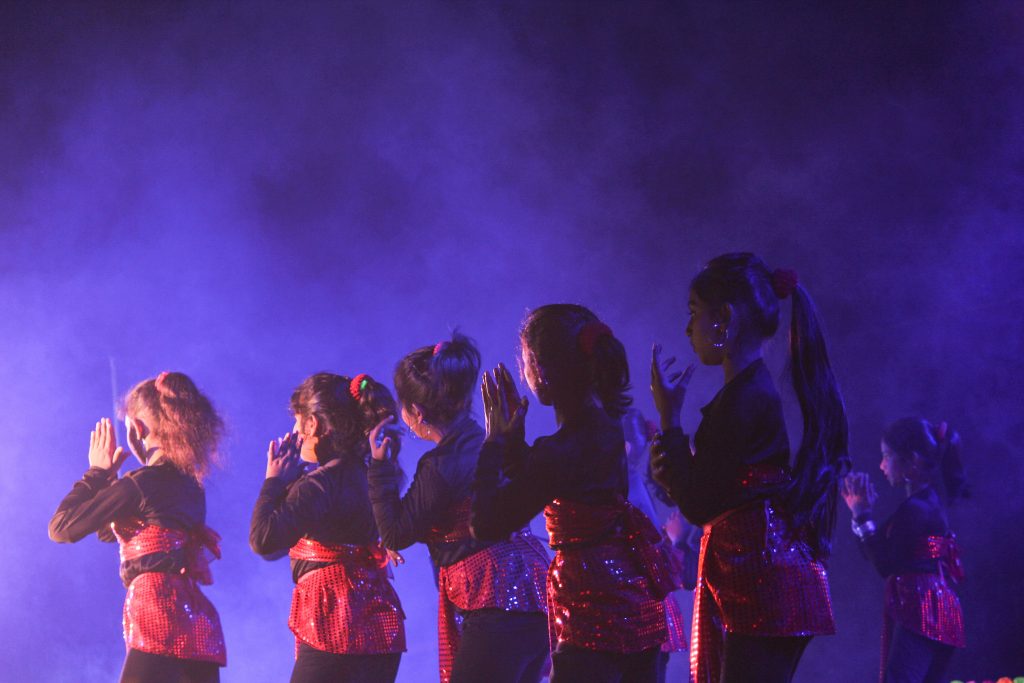 Girls during a group performance - PixaHive
