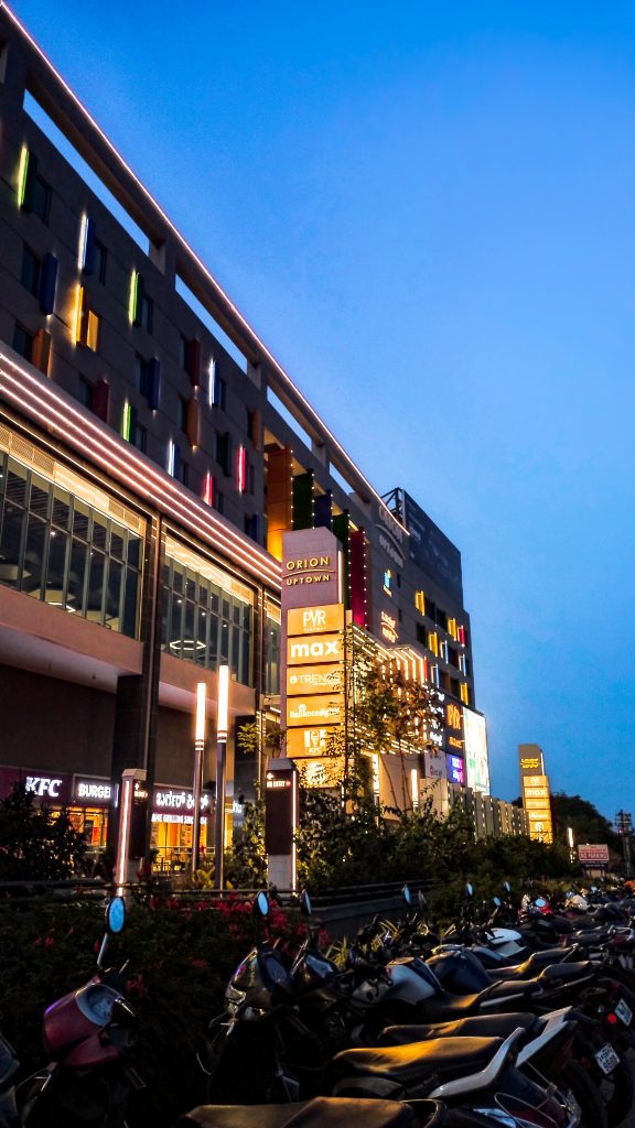 Lighting of a commercial building - PixaHive