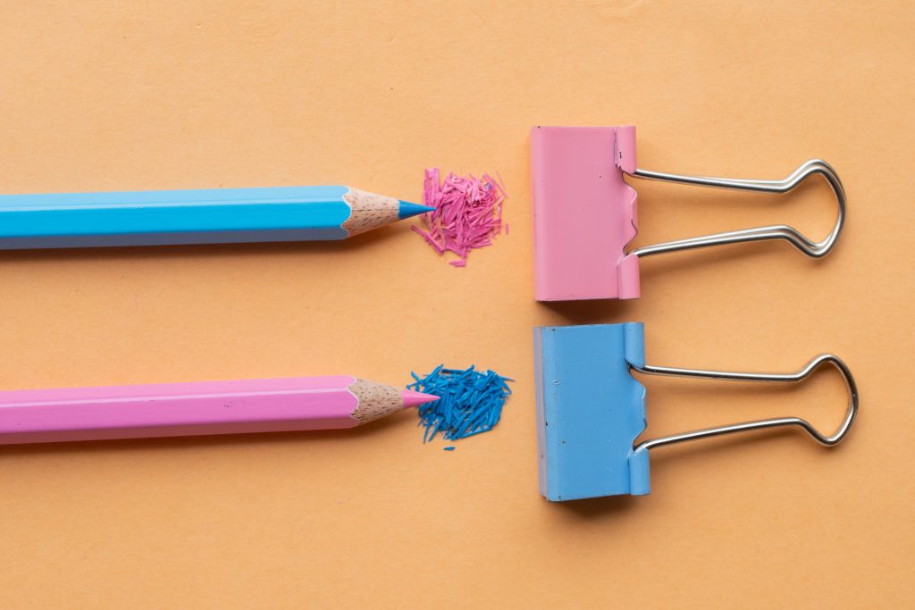 Paper clips and color pencils - PixaHive