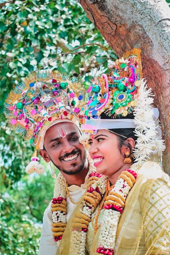 Wedding couple posing - PixaHive
