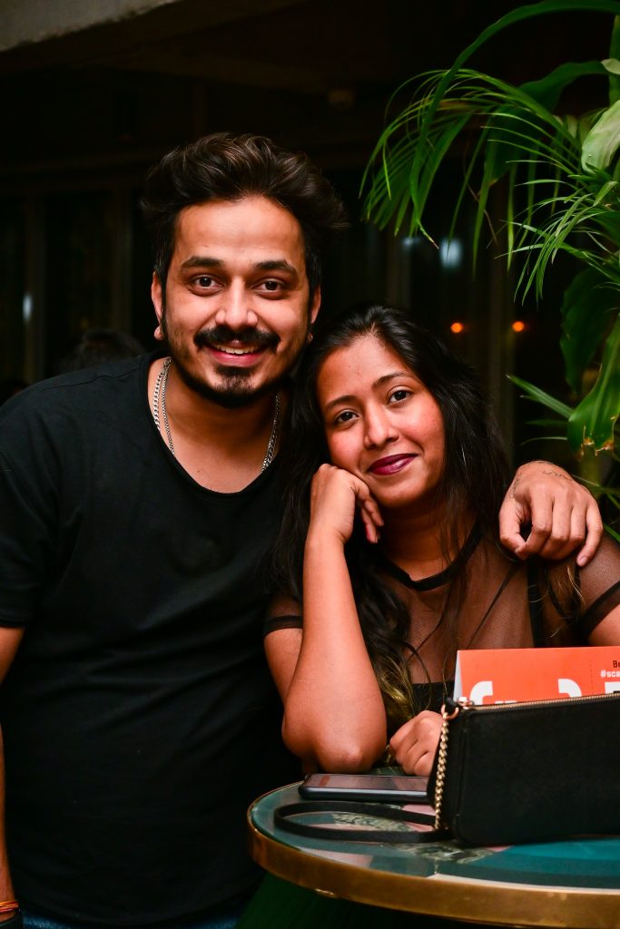 couple posing - PixaHive