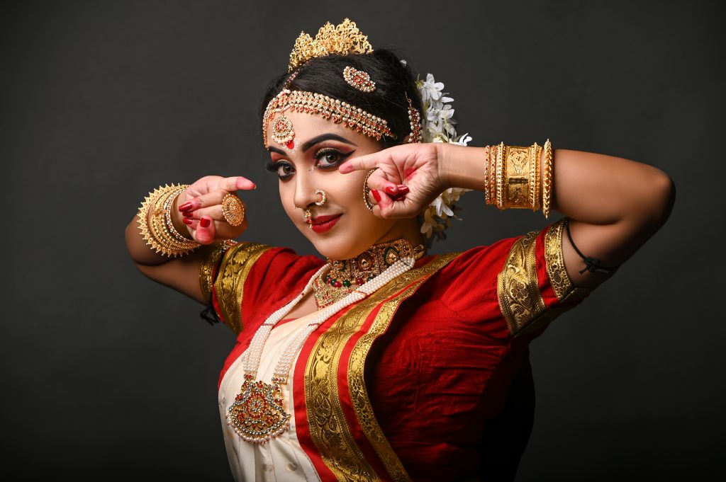 A female Bharat natyam dancer - PixaHive
