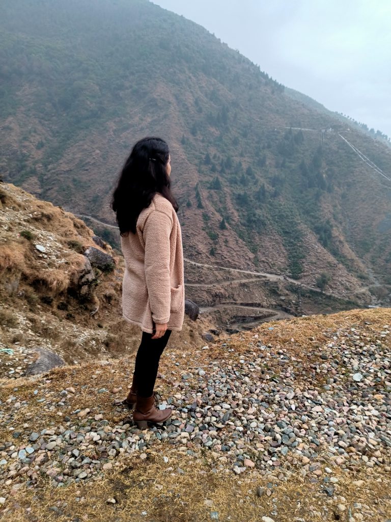 A girl on a mountain top - PixaHive