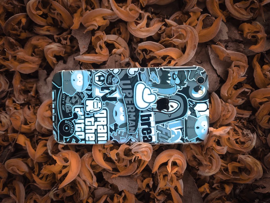 Back cover of a smartphone - PixaHive