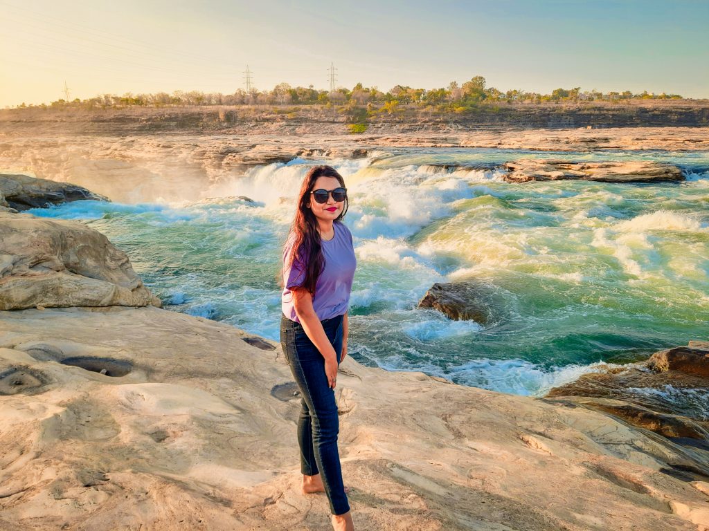 Girl posing near the river - PixaHive