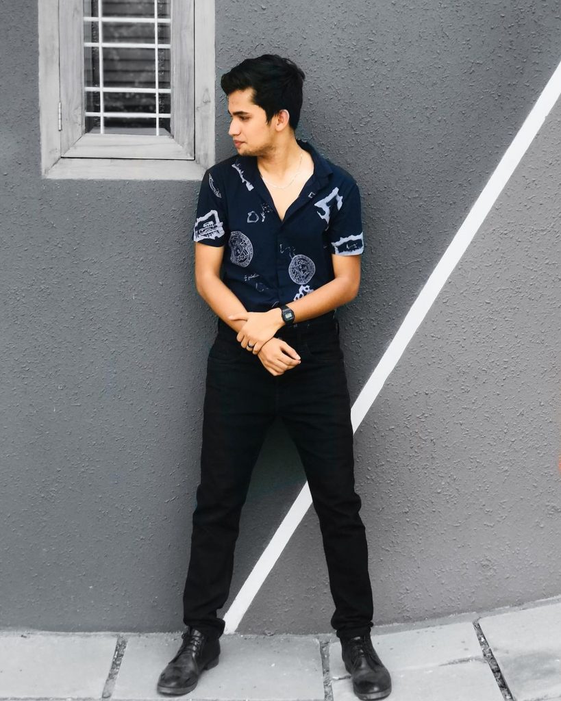 Model posing against the wall - PixaHive