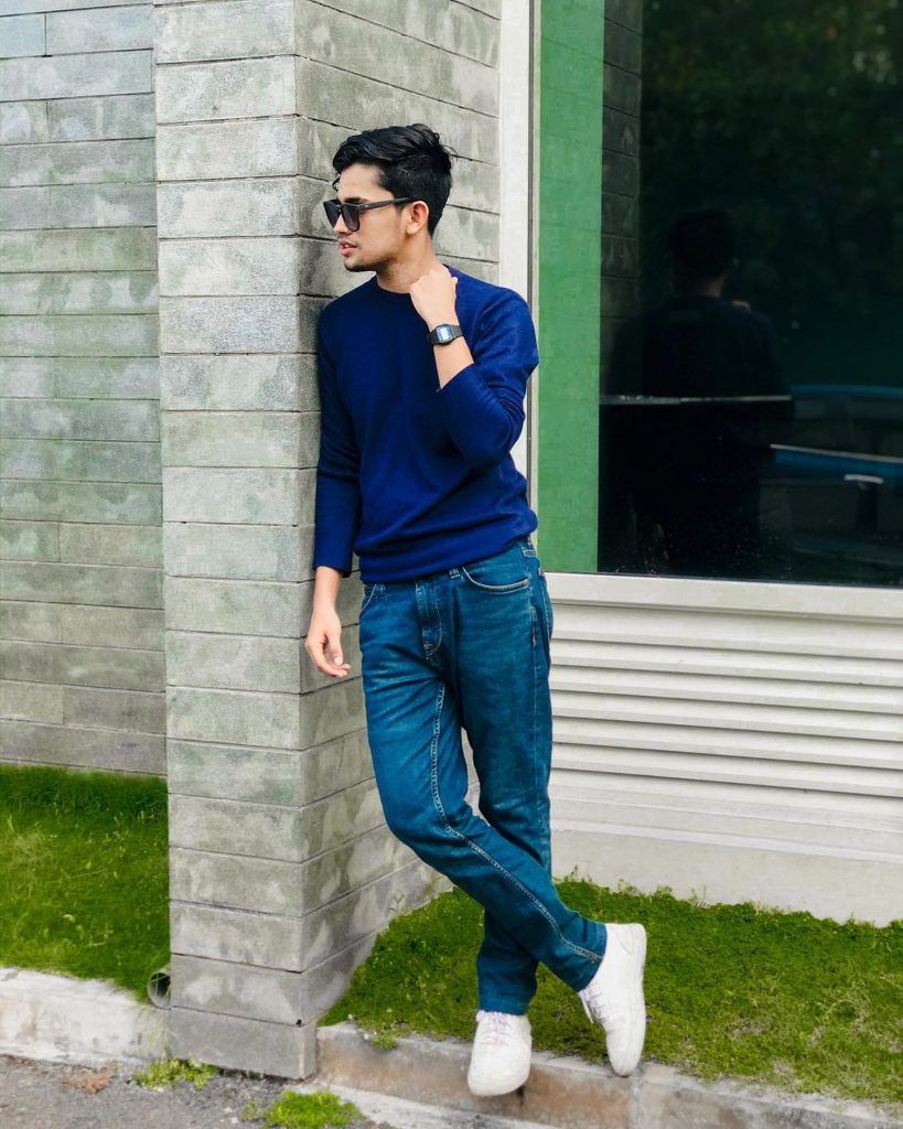 Model standing against the wall - PixaHive