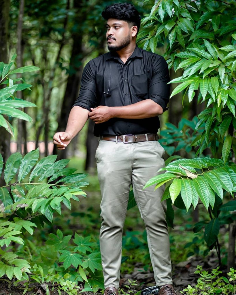 Model posing in the garden - PixaHive