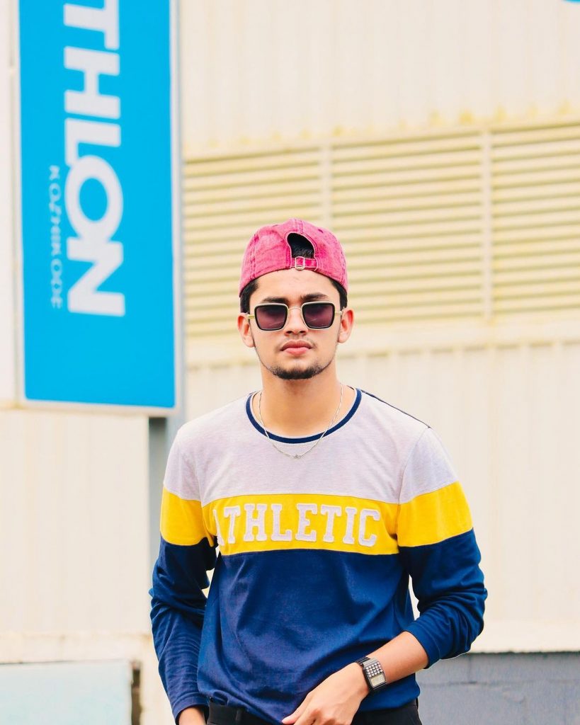 Model wearing cap and posing - PixaHive