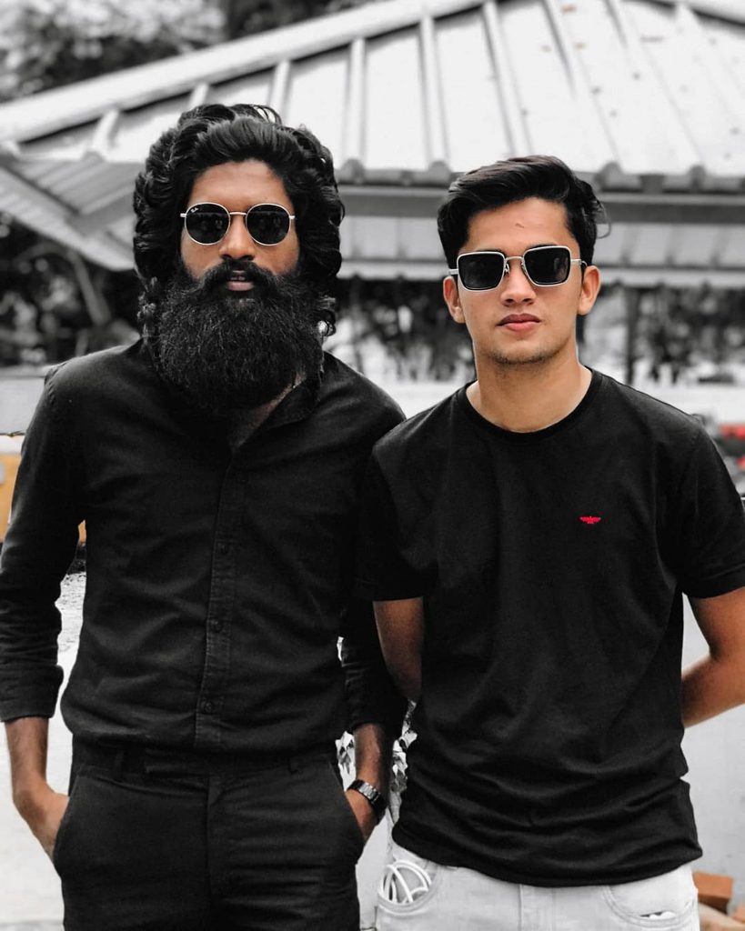 Two well groomed boys posing - PixaHive